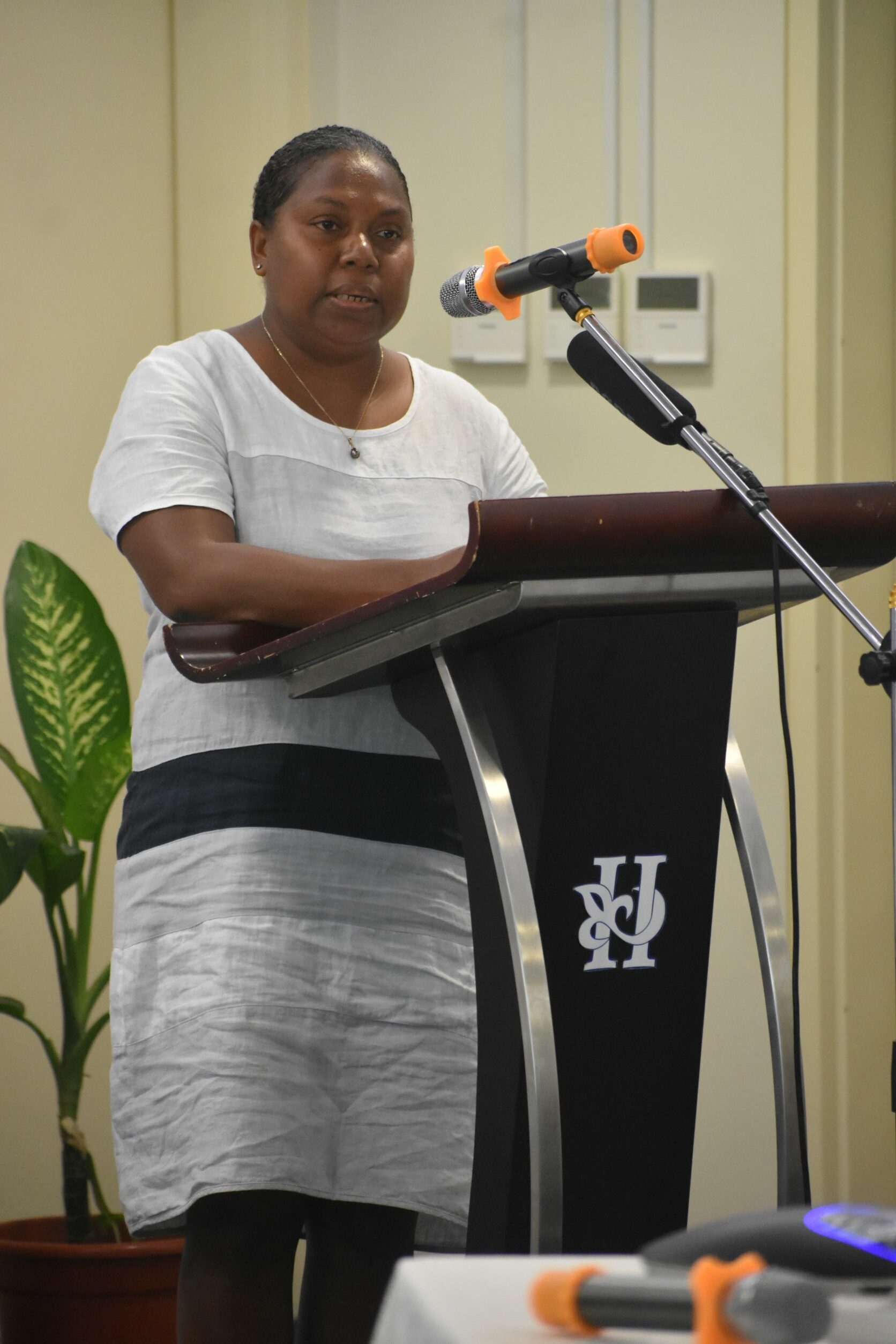 Villagers in Viru Harbour embrace carbon credit education under MCC ...
